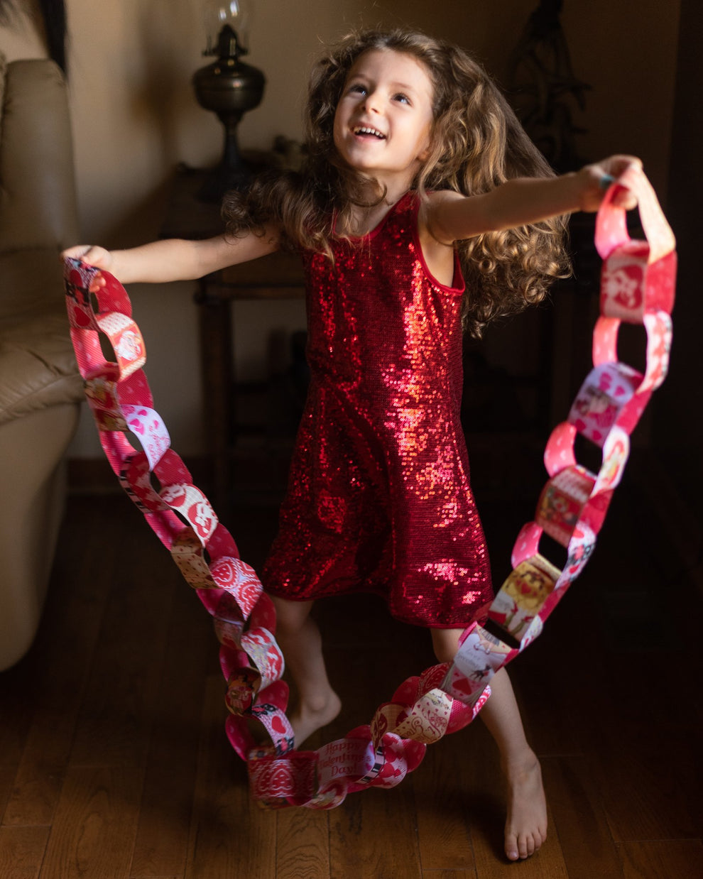 Vintage Valentine Paper Chain Decoration eeBoo